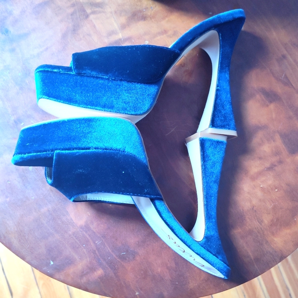 Lulus Halena Blue Velvet Platform Mule - Gem